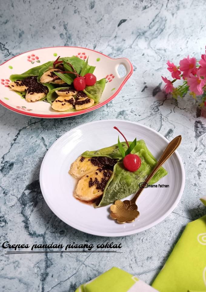 Resep Crepes pandan pisang coklat oleh Mama fathan - Cookpad