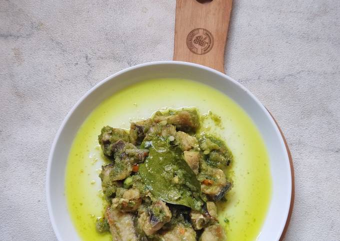 Resep Ikan Asin Cucut Cabai Hijau oleh Indah Kurniasari - Cookpad