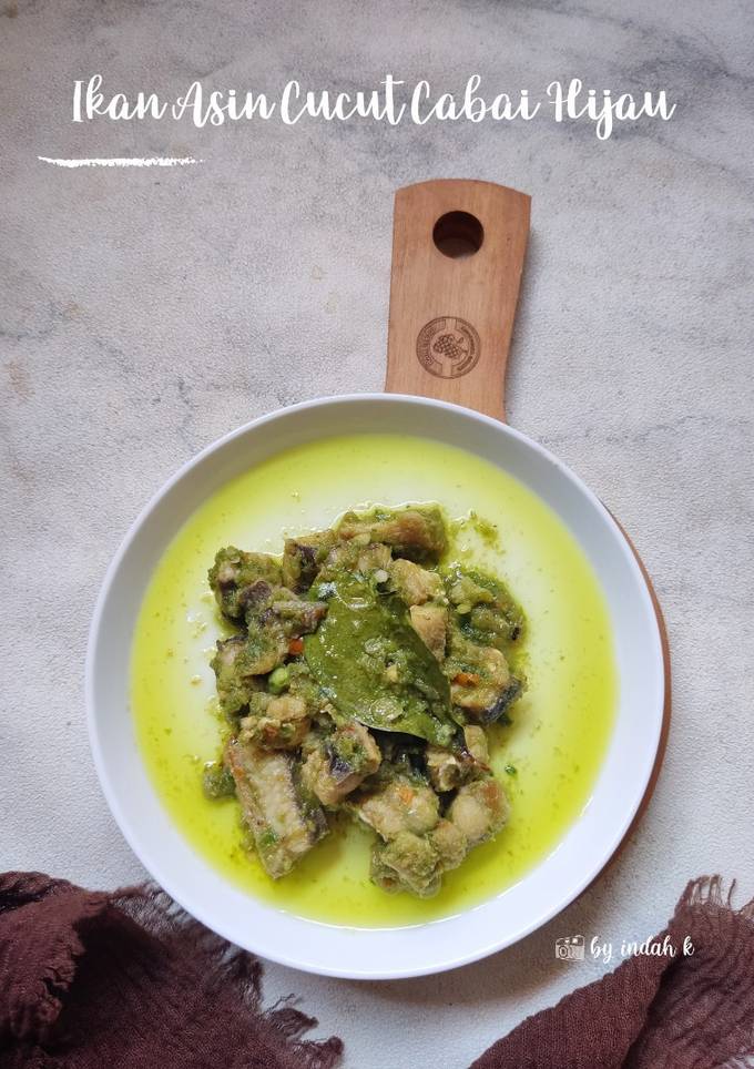 Resep Ikan Asin Cucut Cabai Hijau oleh Indah Kurniasari - Cookpad