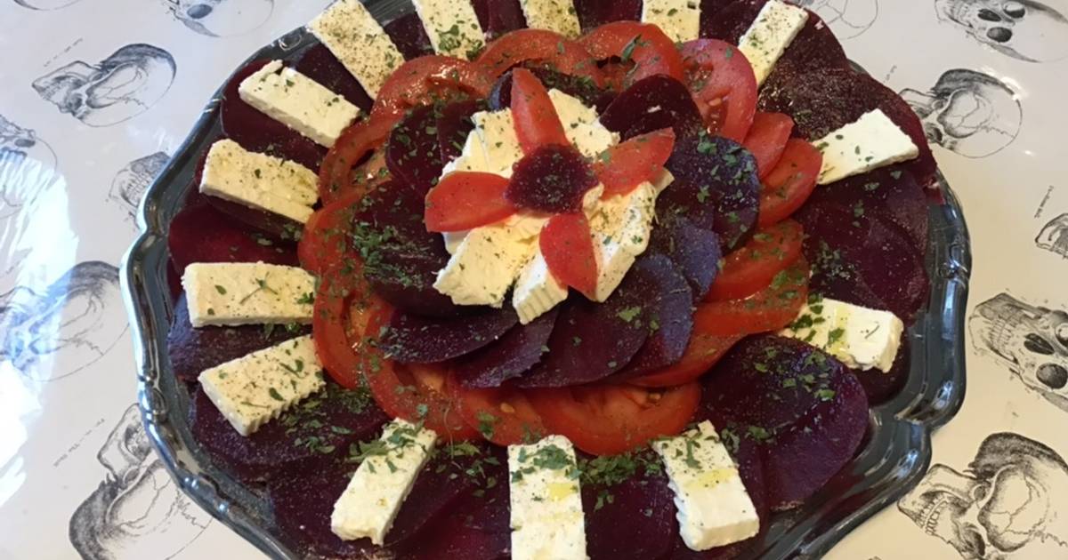 Salade de betteraves rouges et tomates au fromage frais de Mila Skull ...