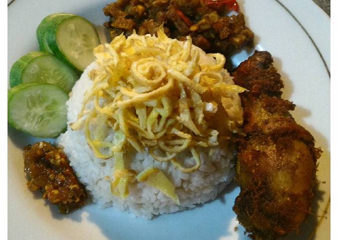 Resep Nasi Uduk Rice Cooker oleh Chindy - Cookpad