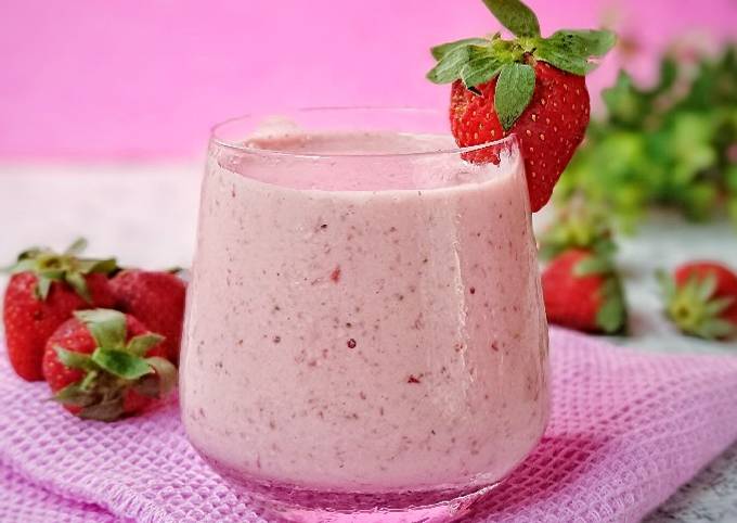 Resep Strawberry Yoghurt Smoothie oleh Nindaummuzia - Cookpad