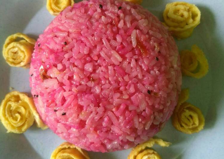 Resep Nasi goreng pinky buah naga oleh Yoy_ Rachmatunnisa - Cookpad