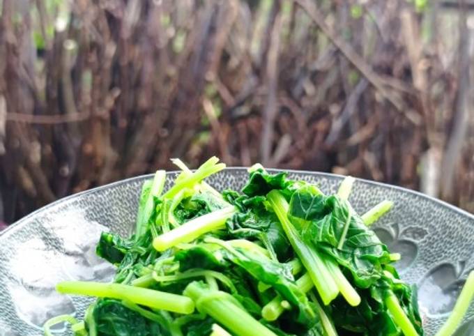 Resep Bayam jebol rebus pasti hijau oleh Fit Ria - Cookpad