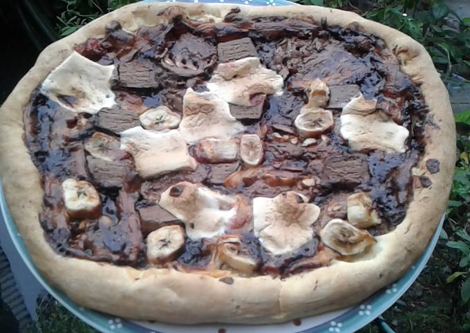 Resep Chocolate Volcano Pizza oleh Helina - Cookpad