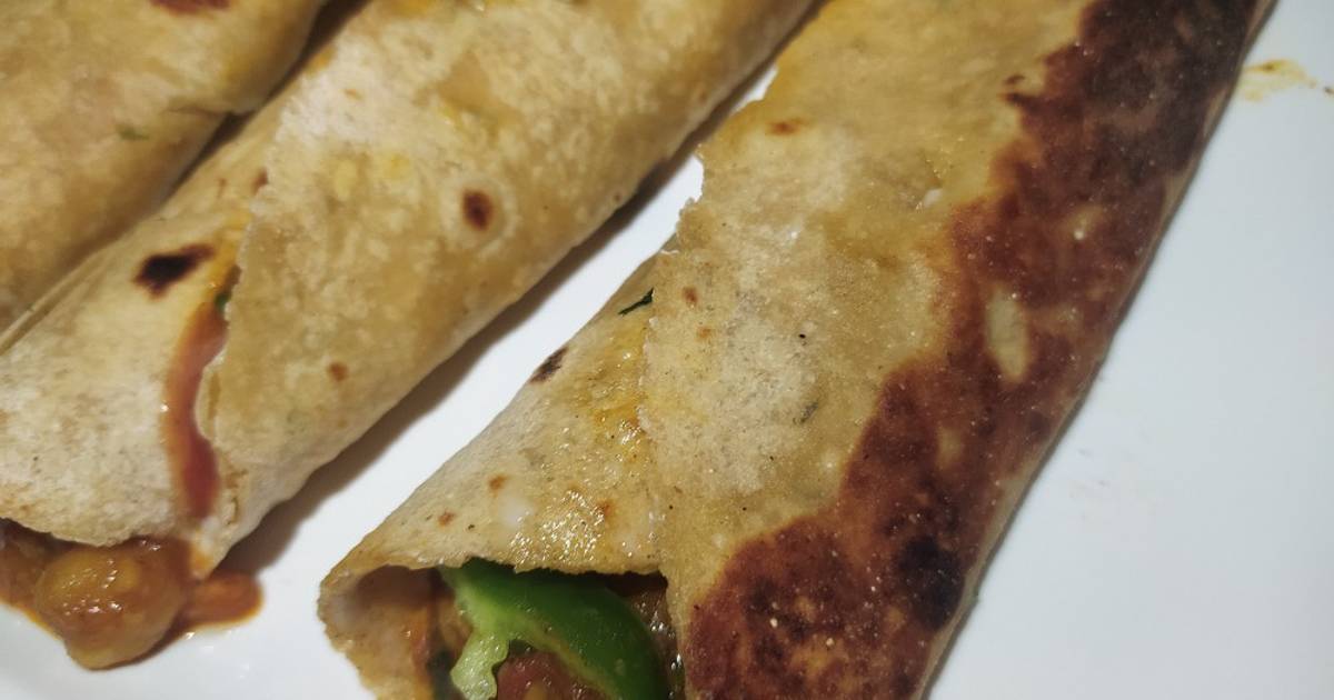 Chole Roti Roll Recipe by Divya Thakker - Cookpad