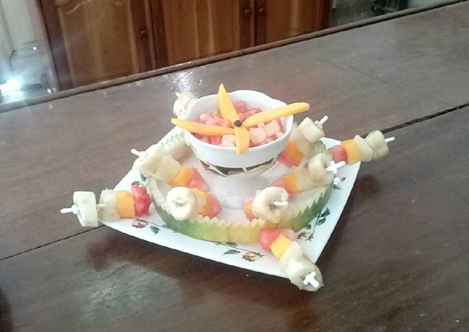Cóctel de frutas en miel con banderillas de fruta Receta de Jian Carlos ...