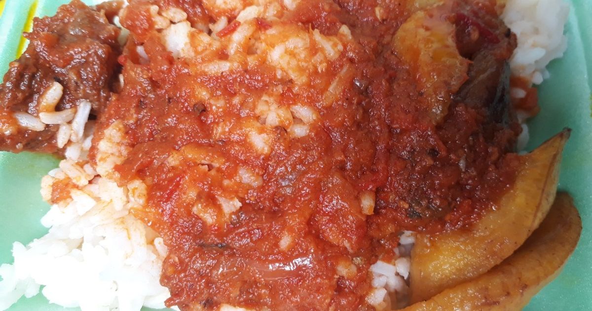 Rice And Stew With Fried Dodo Recipe by Chioma ogbu - Cookpad