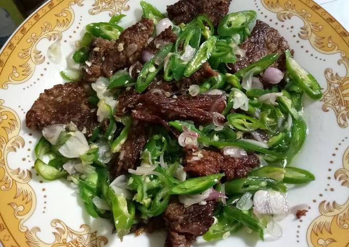 Resep Dendeng sapi cabe ijo oleh Kiki Anesi Widia - Cookpad