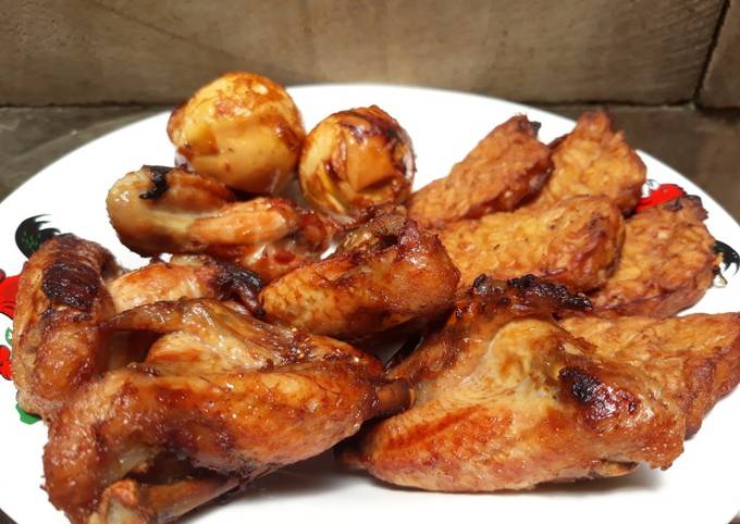 Resep Ayam telur tempe bacem oleh Dapur Iyek - Cookpad