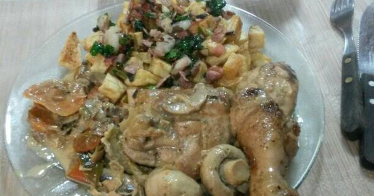 Pollo Al Disco Con Salsa De Champignon Y Papas En Cubo Fritas Recipe by ...