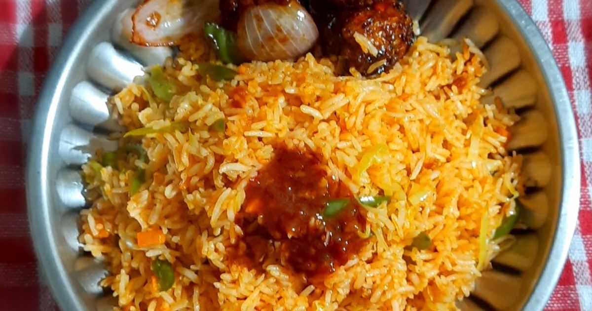 Schezwan Fried Rice With Manchurian Balls Recipe by Sona Jaiswar - Cookpad