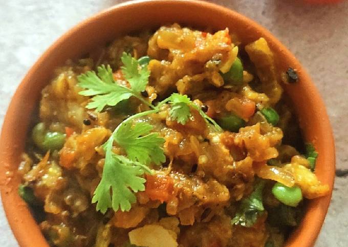Smoky Baingan Bharta Recipe by Shradha Nema (foodgazin') - Cookpad