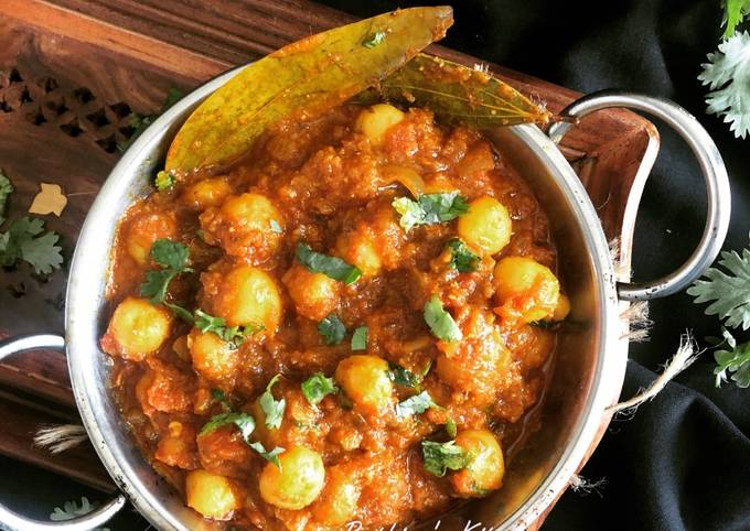Bengali Aloo Dum (Potato Curry - Bong style) Recipe by Bethica Das ...