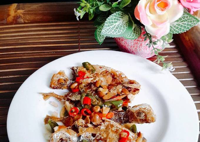 Resep Ikan Selar bumbu tauco oleh Ummi Prabancana - Cookpad