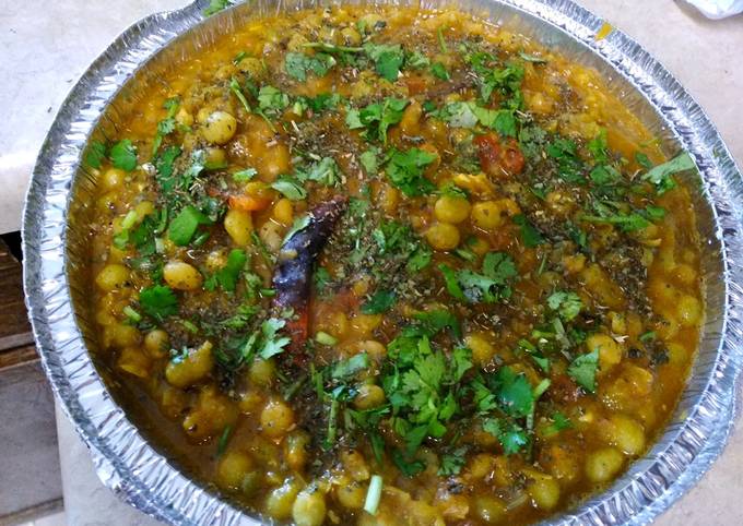 Ghugni Recipe by Sharayu Tadkal Yawalkar - Cookpad