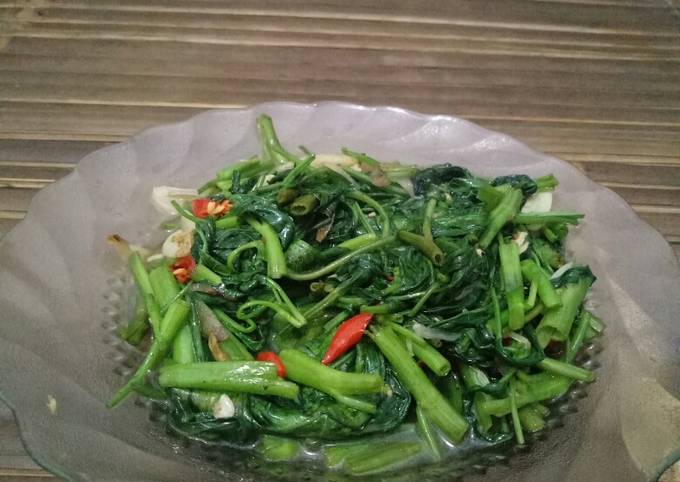 Resep Oseng kangkung sederhana ala rumahan oleh Lusi Caolin - Cookpad