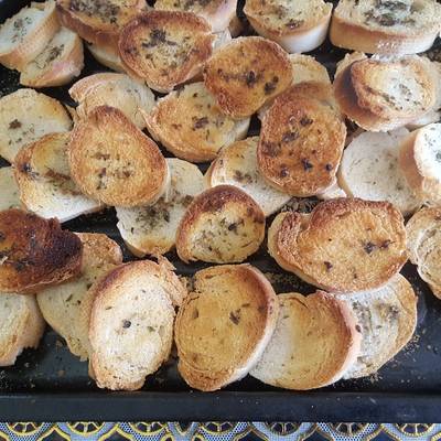Tostadas saborizadas Receta de Viviana Torriani 🍗🍕🍞🍰🍮- Cookpad