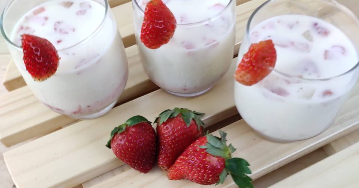 Resep Es Susu Stroberi Yakult oleh Jajanan_tasty - Cookpad