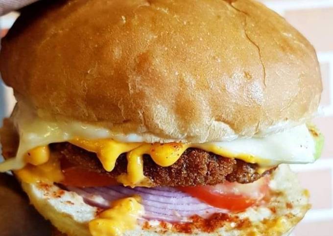 Aloo Tikki Burger Recipe by Dolly Kachhwani - Cookpad