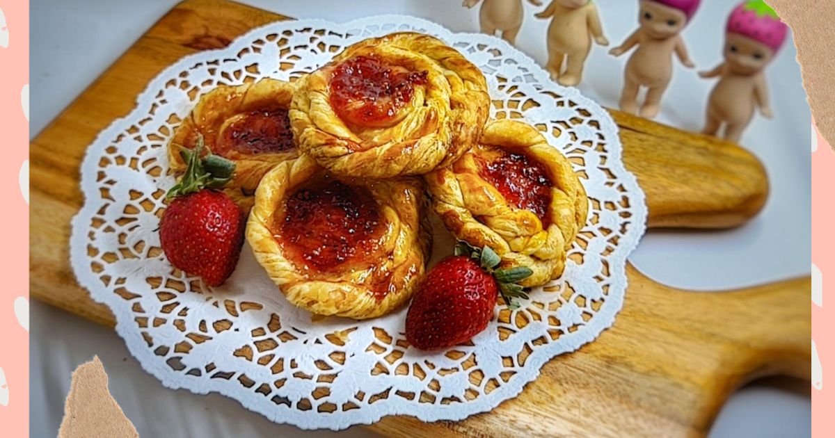 Resep Strawberry Puff Pastry (Genji Ala Ala) oleh Rence - Cookpad
