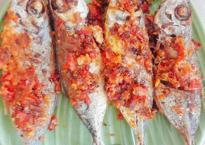 Resep Ikan Kembung Balado oleh Sixtyonecy - Cookpad