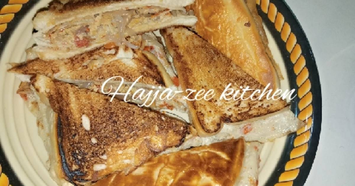Fried sandwich girki daga HAJJA-ZEE Kitchen - Cookpad