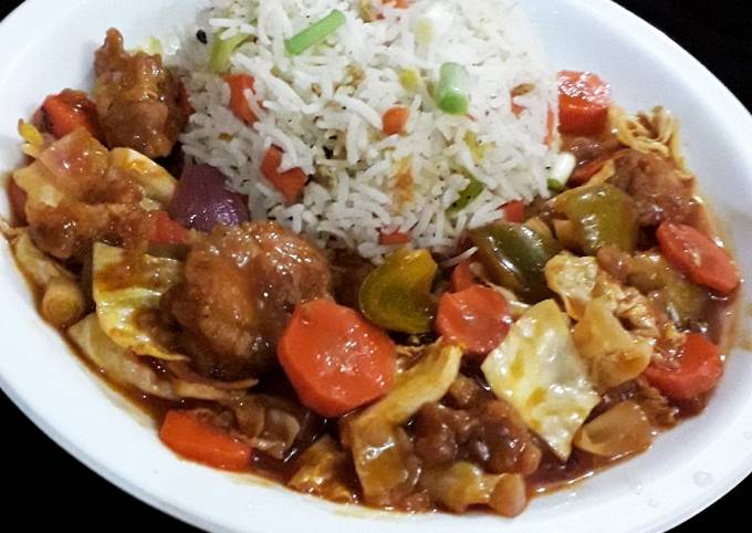 Schezwan chilli chicken & fried rice Recipe by Hinaa Khalid - Cookpad