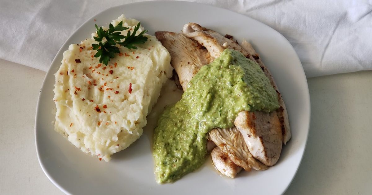 Reineta Con Salsa Verde Y Puré Picante De Merkén Receta de Juan Carlos ...