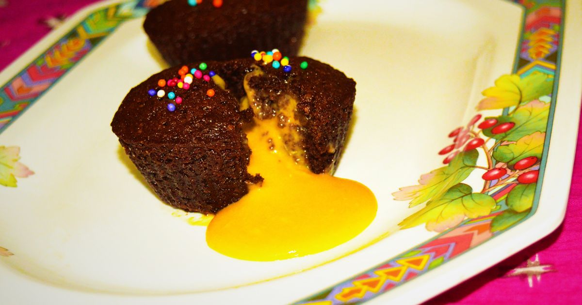 Choco Mango Lava Cake Recipe by Femina Sherif - Cookpad