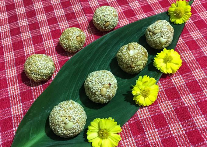 Til / Sesame Ladoo Recipe by Sudipa Gope - Cookpad