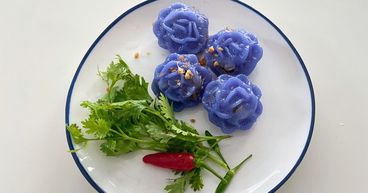 Chor Muang (Flower Shaped Dumpling Filled With Minced Chicken) Recipe ...