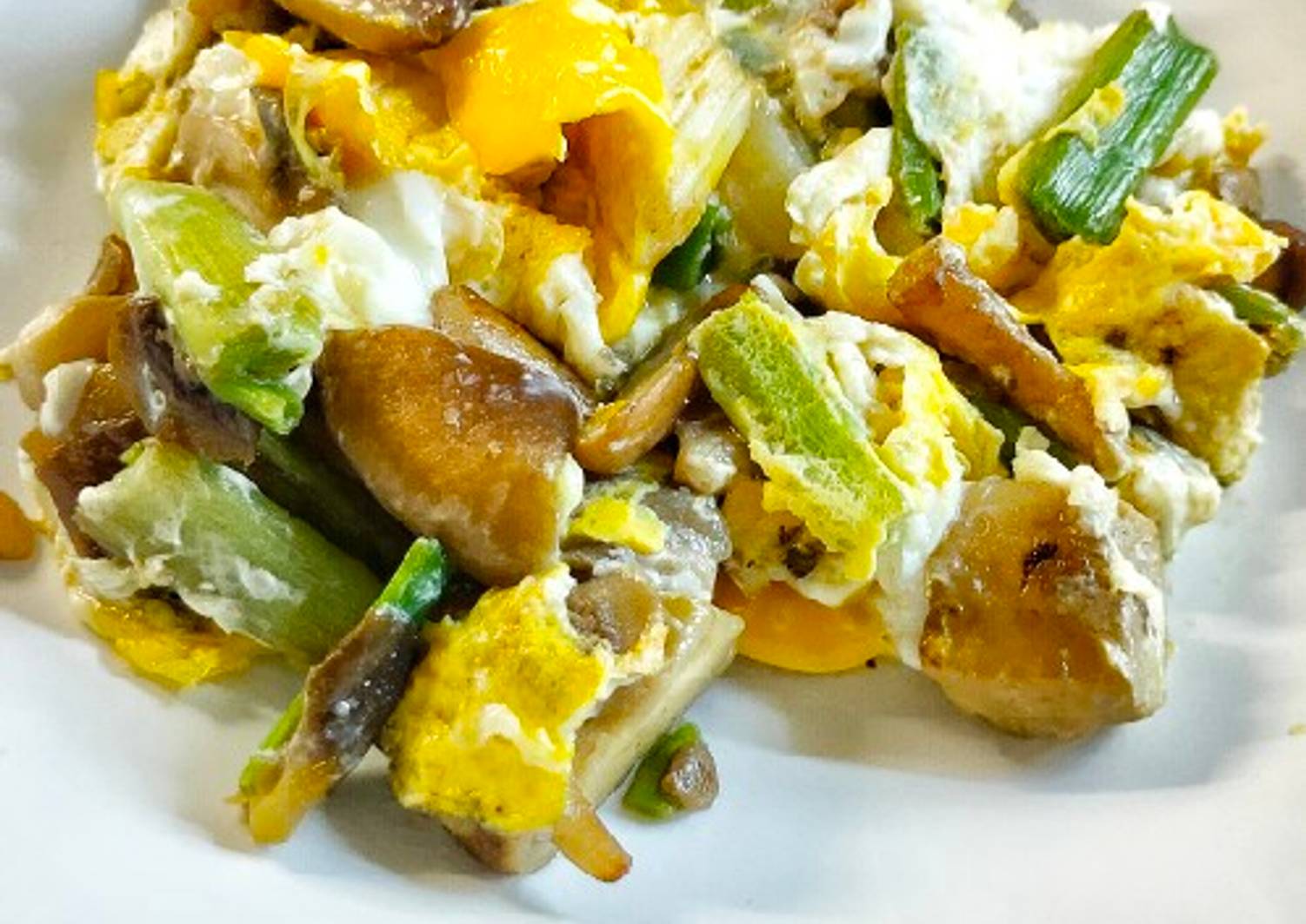 Revuelto de setas y ajos tiernos Receta de Kora SC- Cookpad