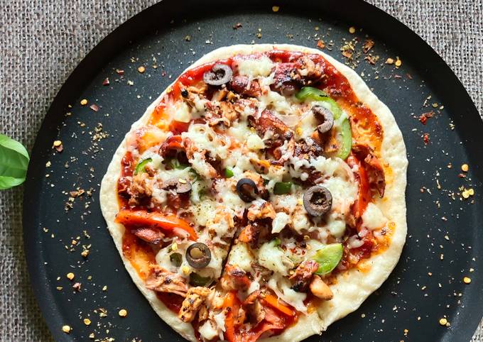 Pepper Chicken Pizza Recipe by Sailee Tanawde Mhatre - Cookpad