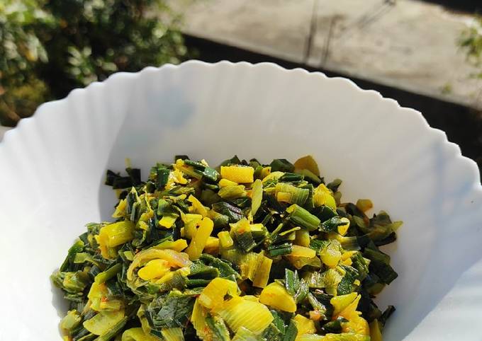 Spring onion sabzi (Hari pyaaz) Recipe by Shainuu Aroraੴ - Cookpad