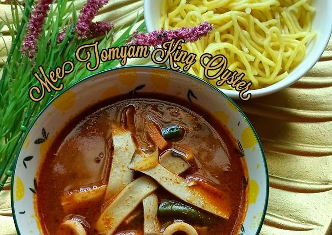 Resipi Mee Tomyam King Oyster Mushroom oleh Muniroh Annuar - Cookpad