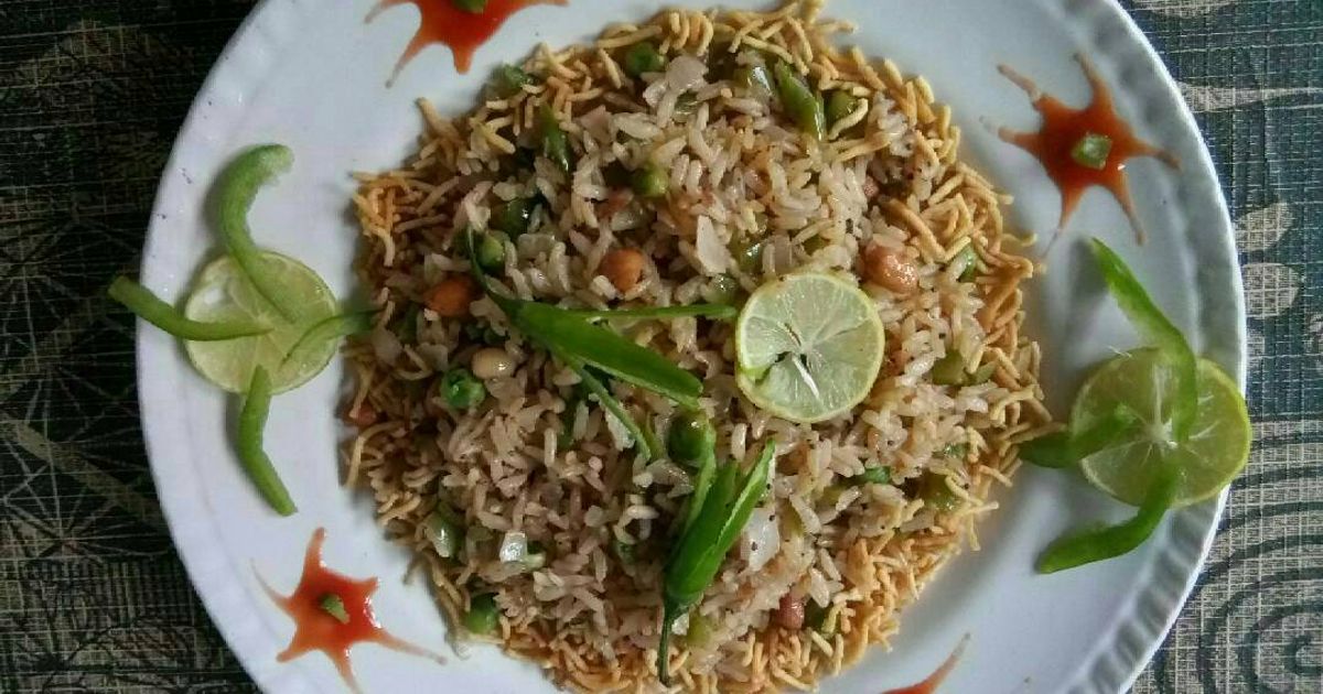 Puffed Rice Green Pea Poha Recipe by Maya Tandon - Cookpad
