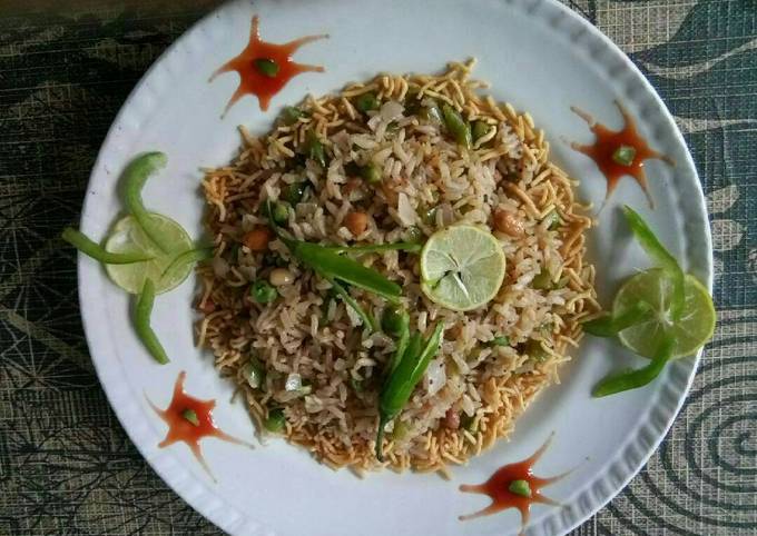 Puffed rice green pea poha Recipe by Maya Tandon - Cookpad