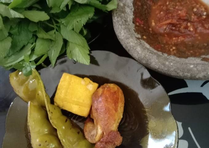 Resep Ayam Goreng Komplit ala Mami Ami oleh Ami Siti Maryam - Cookpad
