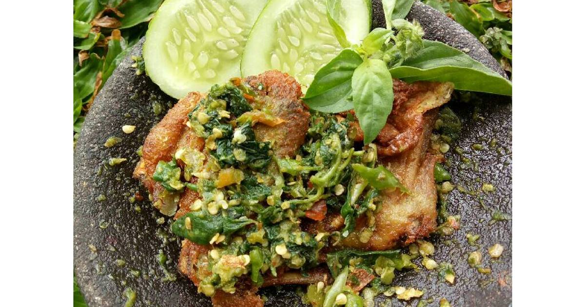 Resep Ayam Cobek Cabe Ijo oleh Tineu S Tresnaningtyas - Cookpad