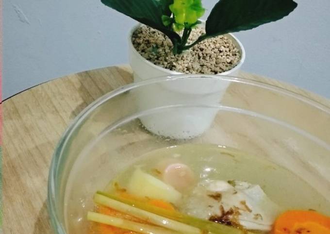 Resep Sop ayam ala pak min oleh Devi Herlina - Cookpad