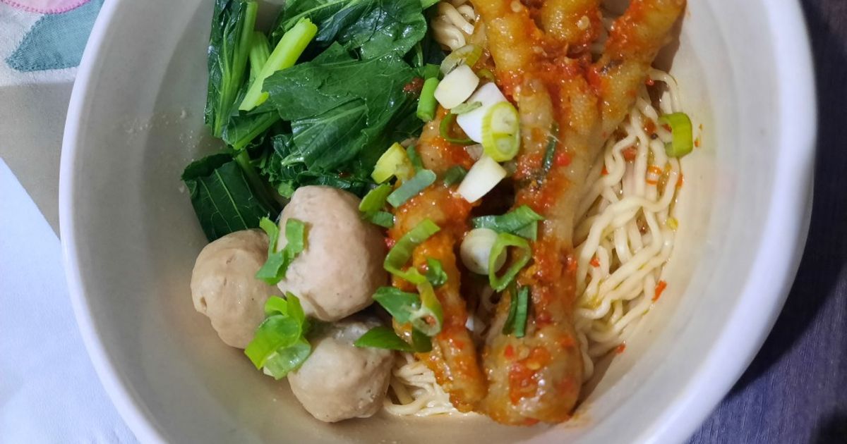 Resep Mie Ayam Ceker Ranjau Bakso Ekonomis oleh Neeyaa - Cookpad