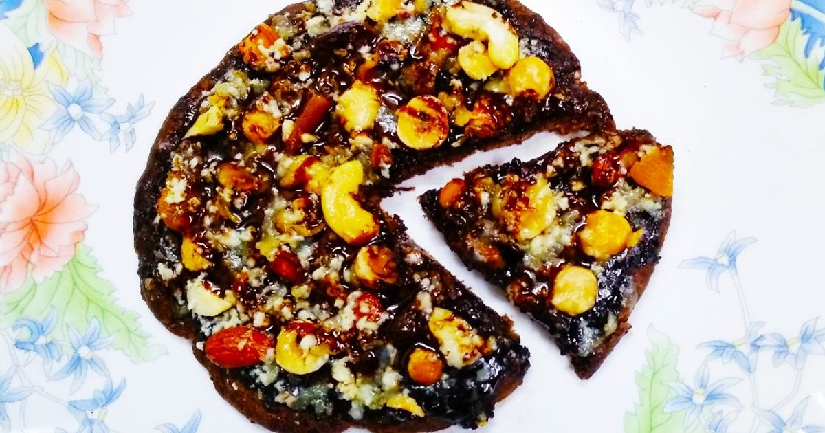 Choco Nutty Pizza Recipe by Geeta Godhiwala