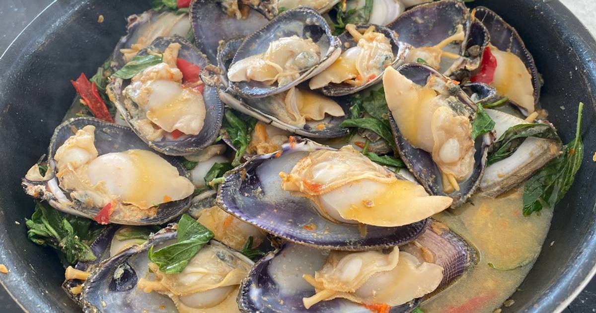 Stir Fried Clam with Sweet Basil (Thai Basil) Recipe by Pakprawee - Cookpad