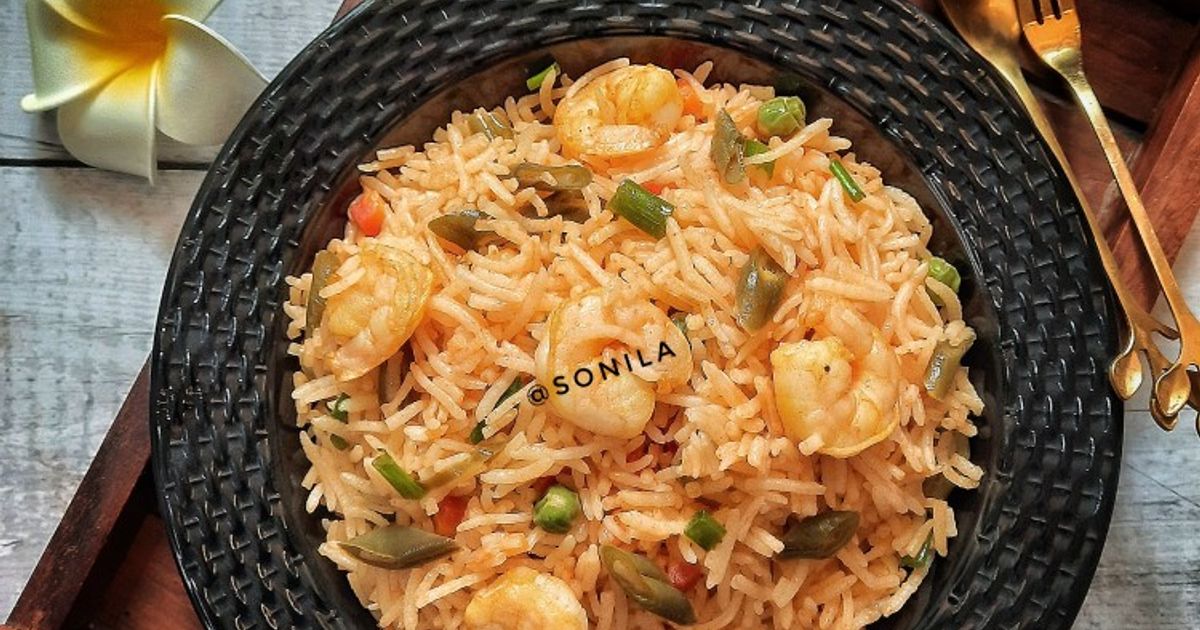 Prawn Veggies Schezwan Fried Rice Recipe by Sonila Das - Cookpad