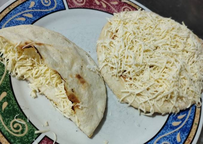 Arepa ocañera rellena con queso Receta de AGRIPINA PICON PACHECO- Cookpad