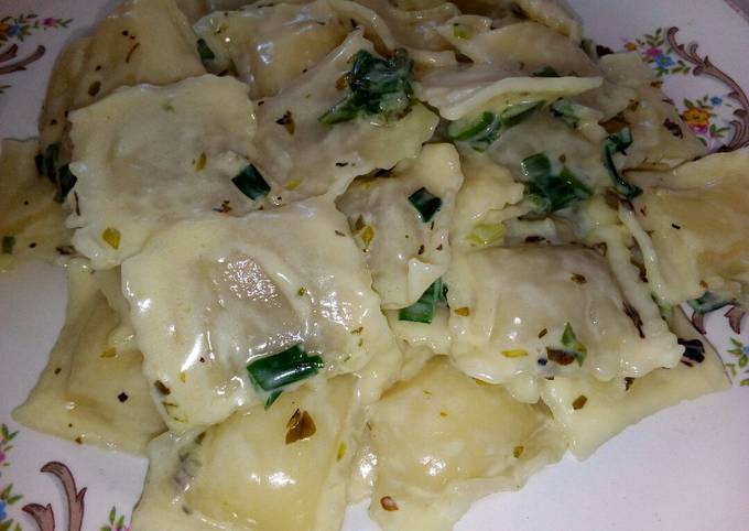 Ravioles con crema y verdeo Receta de Jimena Gozzi- Cookpad