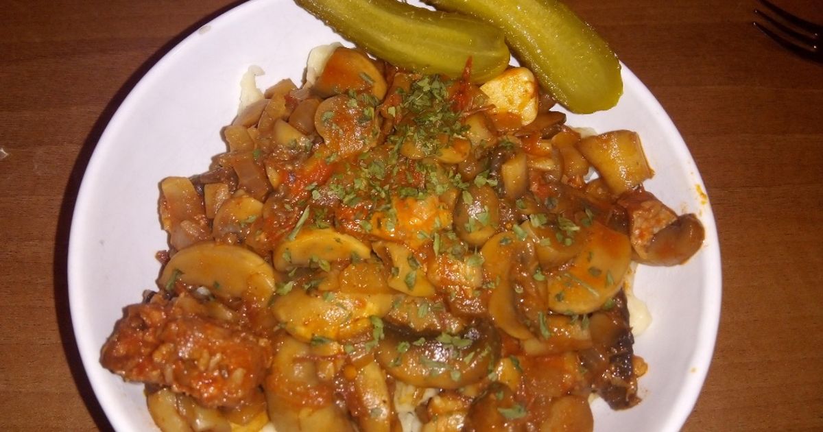 Kolbászos Majoránnás Gombapörkölt Nokedlivel | KisMigris receptje ...