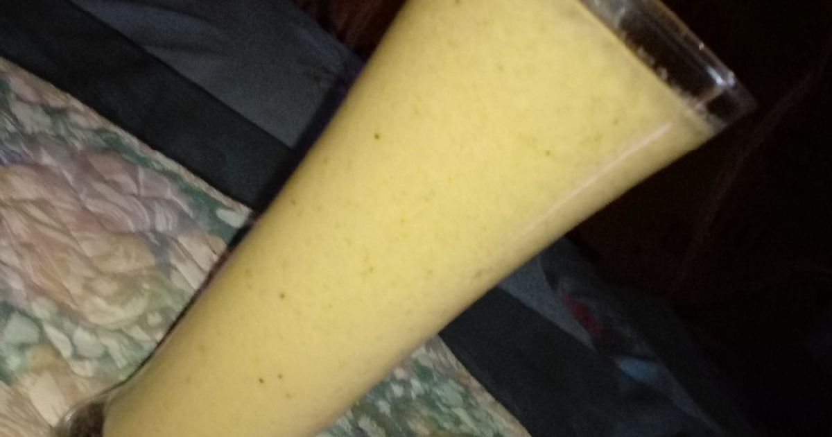 Banana Smoothie Recipe by Beryl otieno - Cookpad