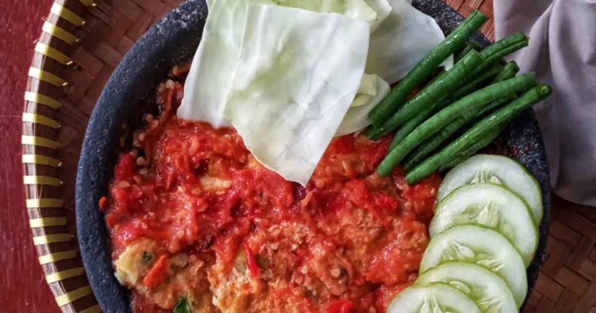 Resep Telur Penyet Sambal Tomat oleh Nay's Kitchen - Cookpad